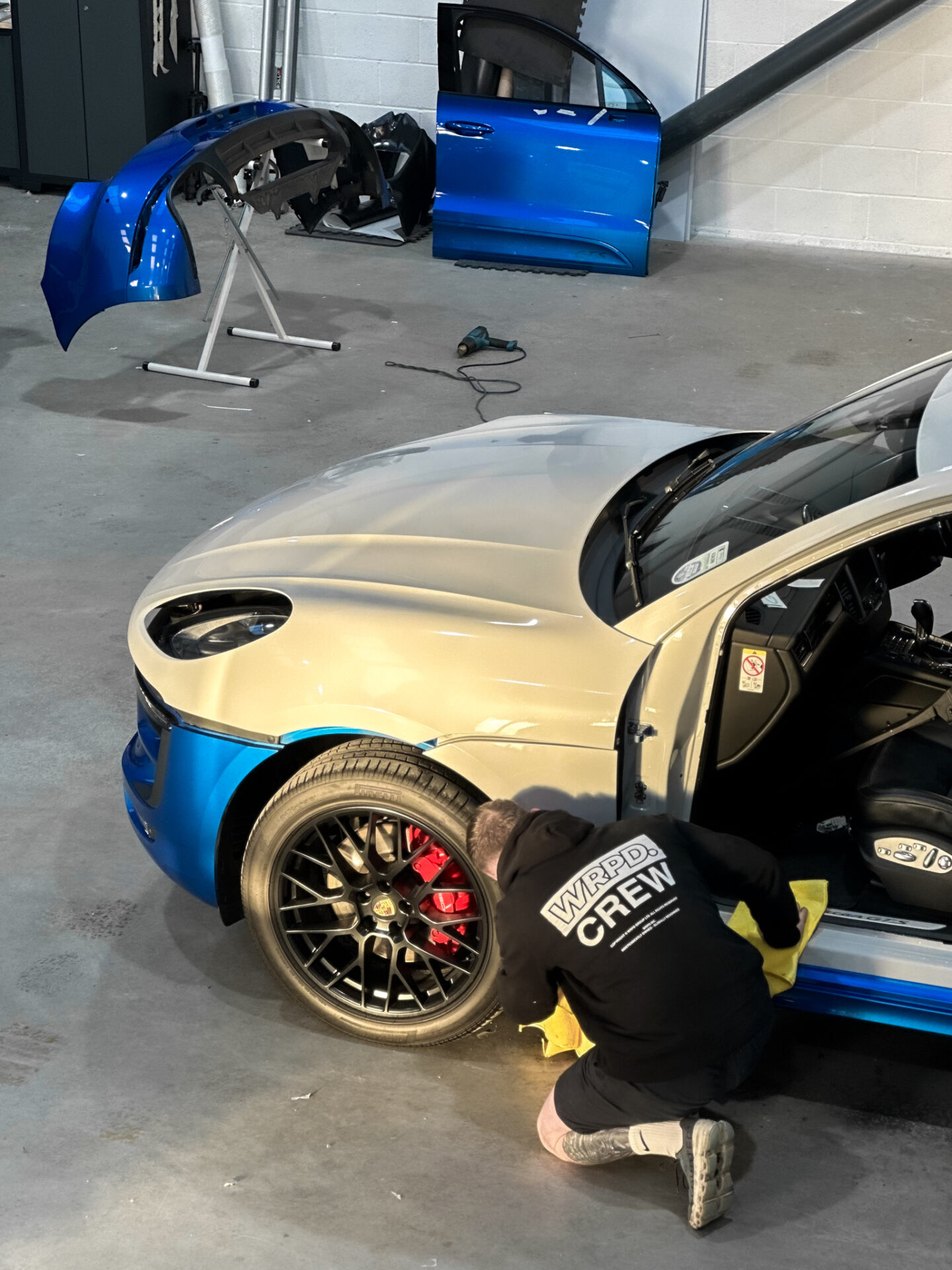 Porsche Macan - Gloss Light Grey - Personal Wrapping Project