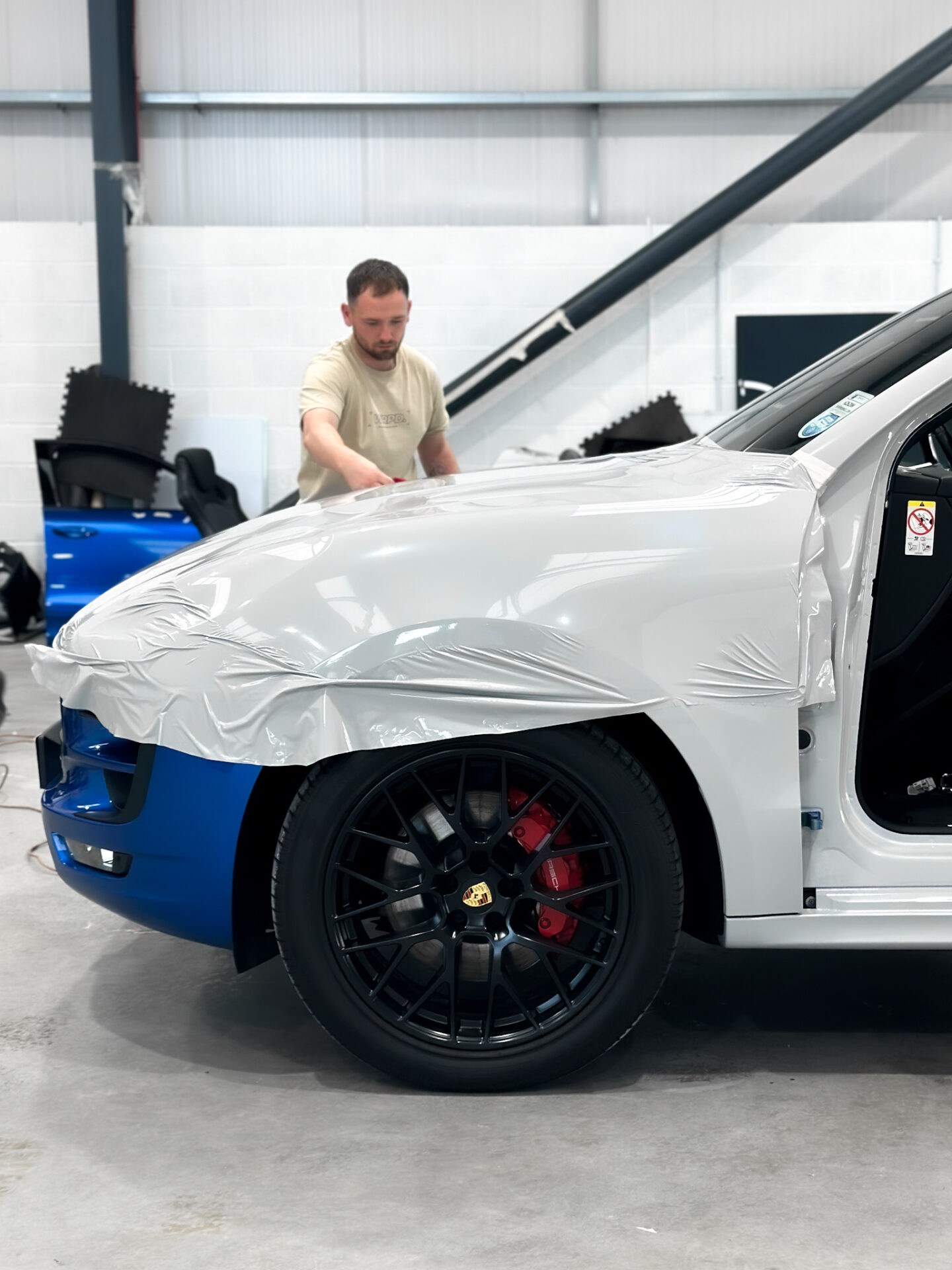 Porsche Macan - Gloss Light Grey - Personal Wrapping Project