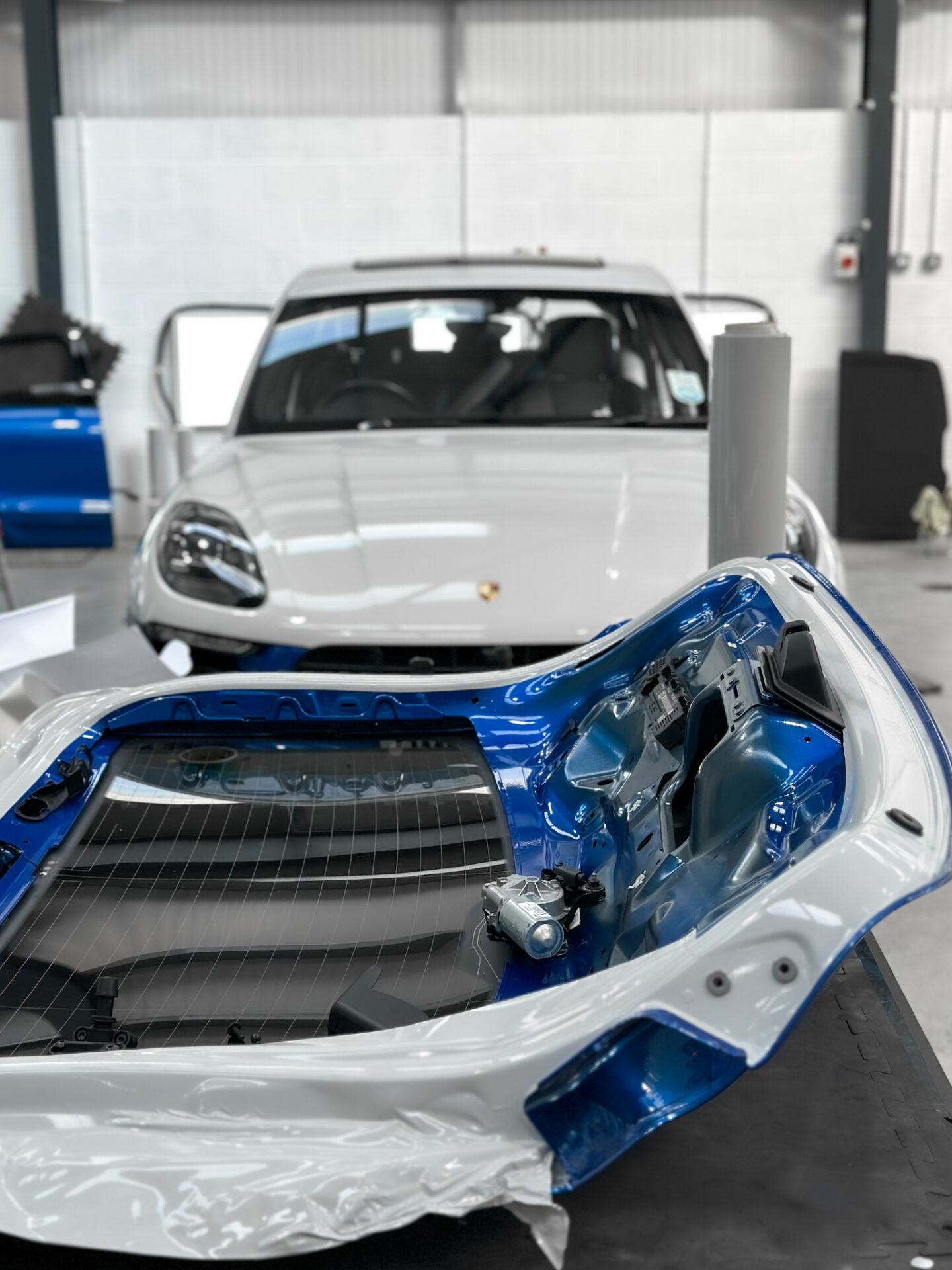 Porsche Macan - Gloss Light Grey - Personal Wrapping Project