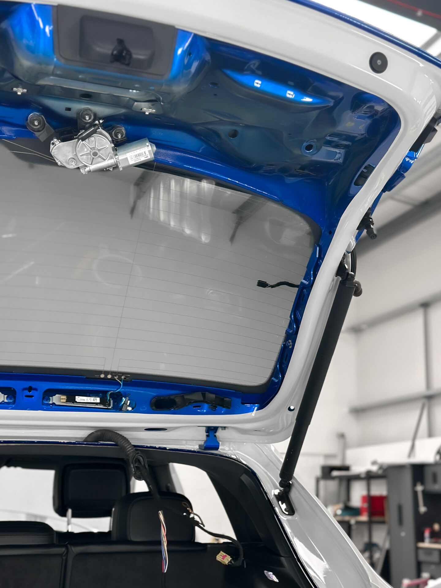 Porsche Macan - Gloss Light Grey - Personal Wrapping Project